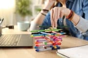 TDAH en adultos: Síntomas, efectos y autoayuda - HelpGuide.org